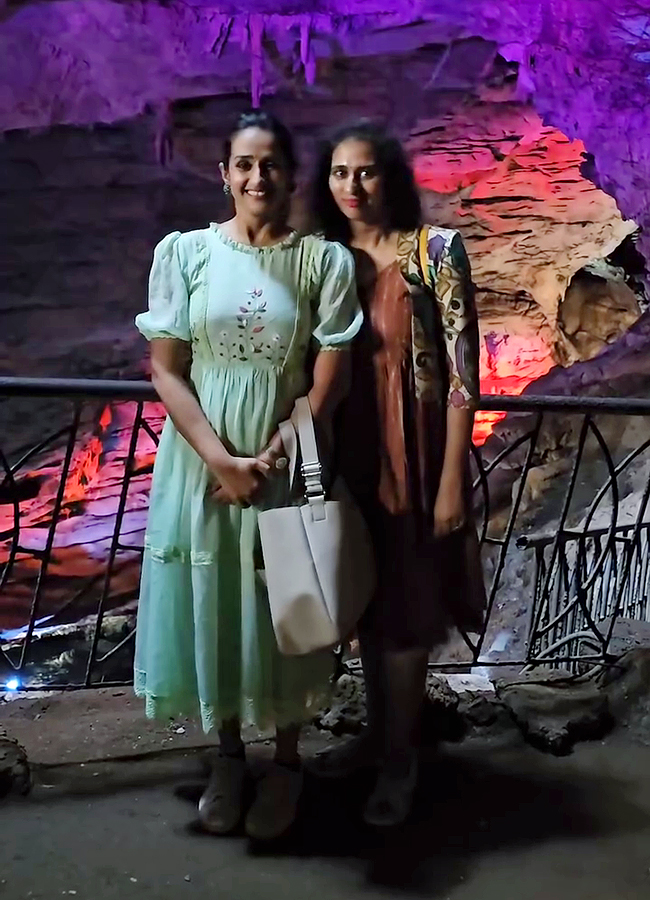 బొర్రా గుహల్లో చిల్ అవుతున్న హీరోయిన్ లయ (ఫొటోలు) | Actress Laya Gorty At Araku Borra Caves In ...